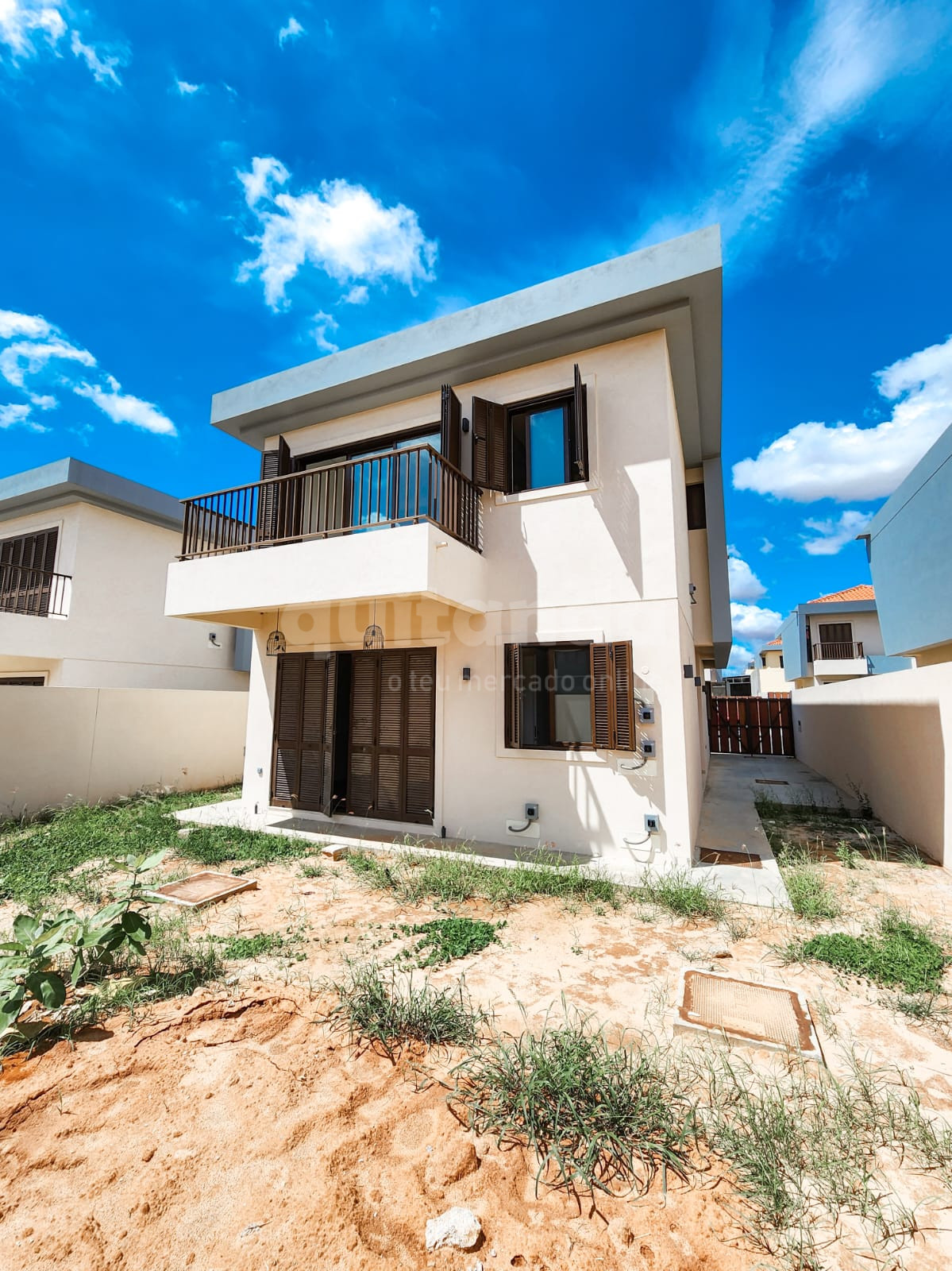 Moradia V3 mobilada, no Condomínio Nosso Zimbo - Quitanda