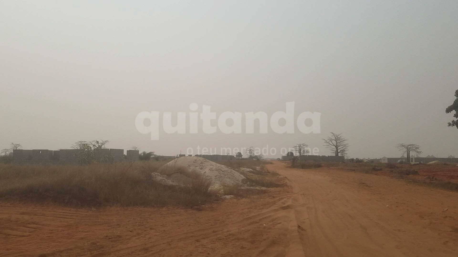 Terreno de 2 hectares no Zango 5000 - Quitanda
