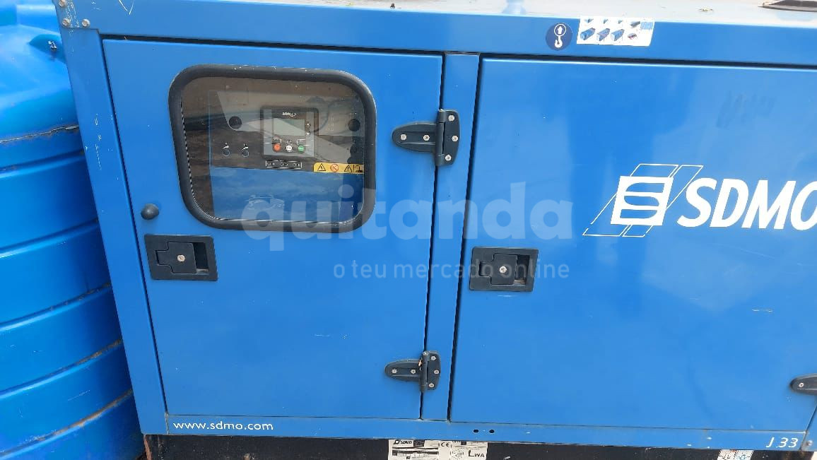 Vender: Gerador SDMO da marca (AUTOSUECO) - Quitanda