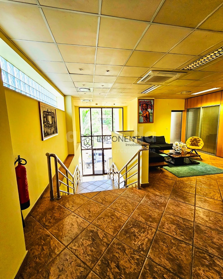 Vender: Edifício autónomo de 9 pisos, com escritórios e apartamentos ...