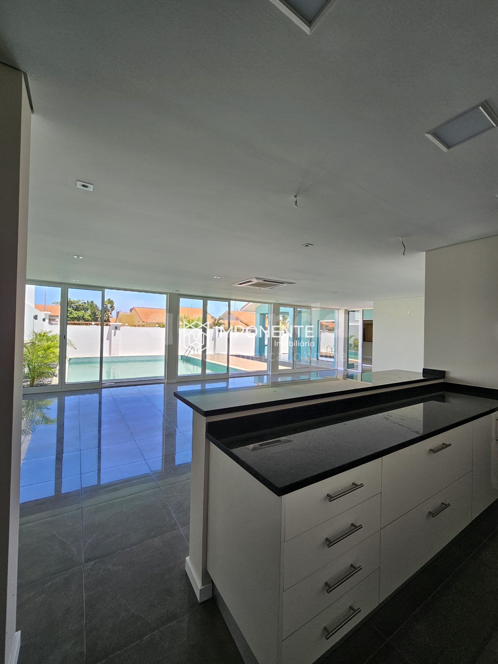 Vender: Vivenda V3 no Condomínio Maravilha -Talatona - Quitanda