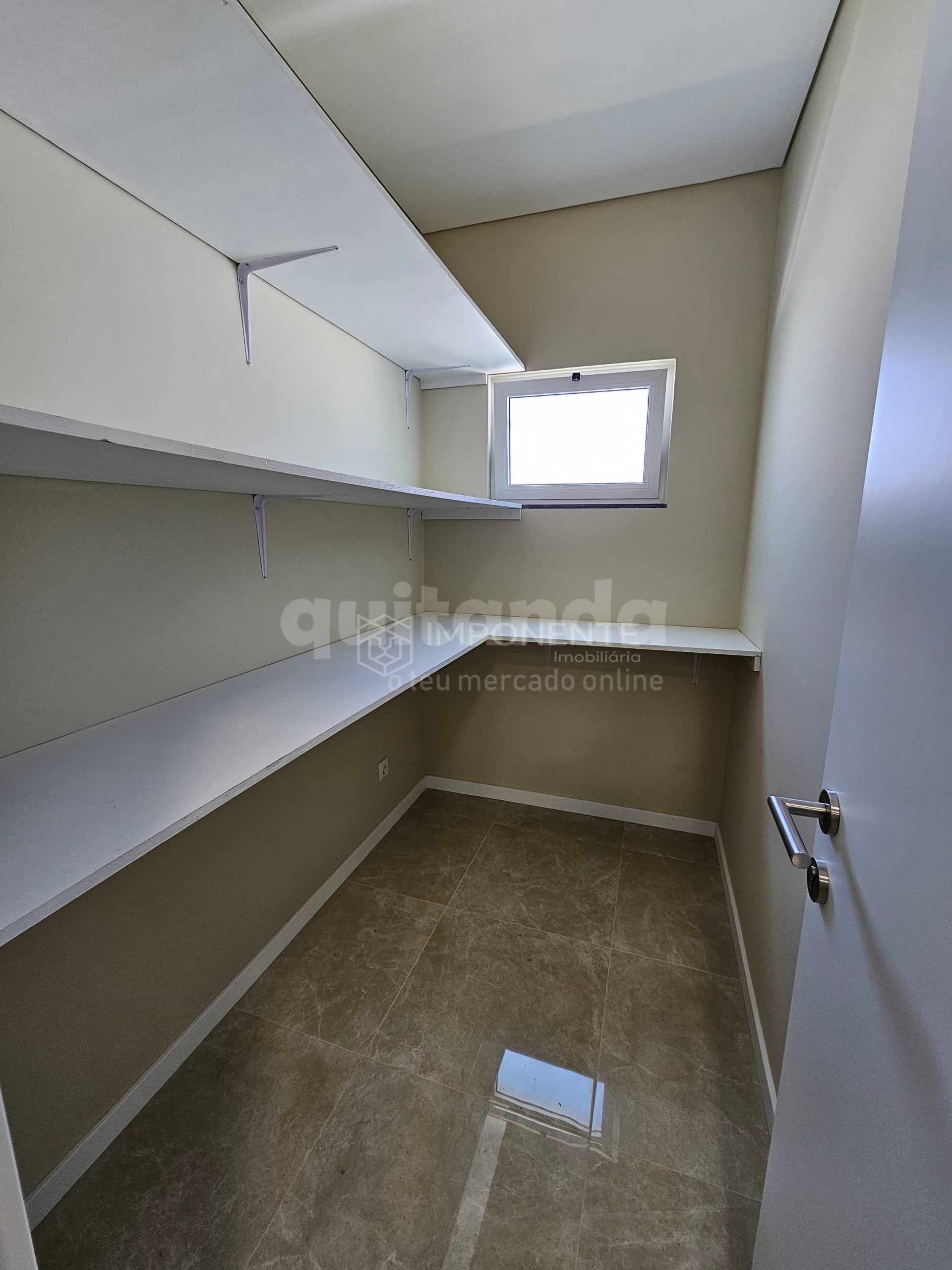 Vender: Vivenda V3 no Condomínio Maravilha -Talatona - Quitanda