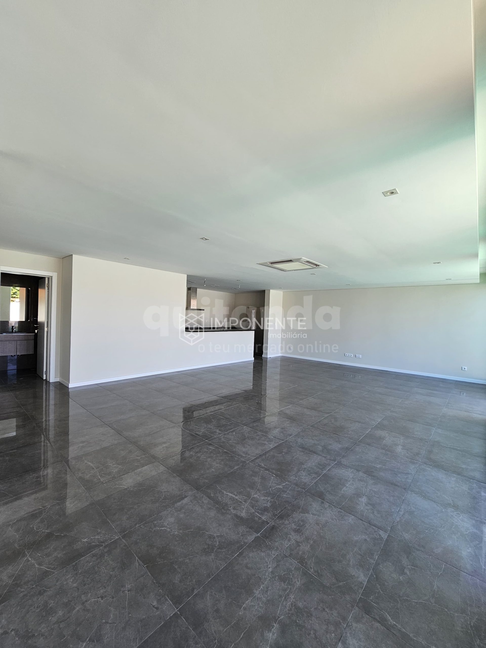 Vender: Vivenda V3 no Condomínio Maravilha -Talatona - Quitanda