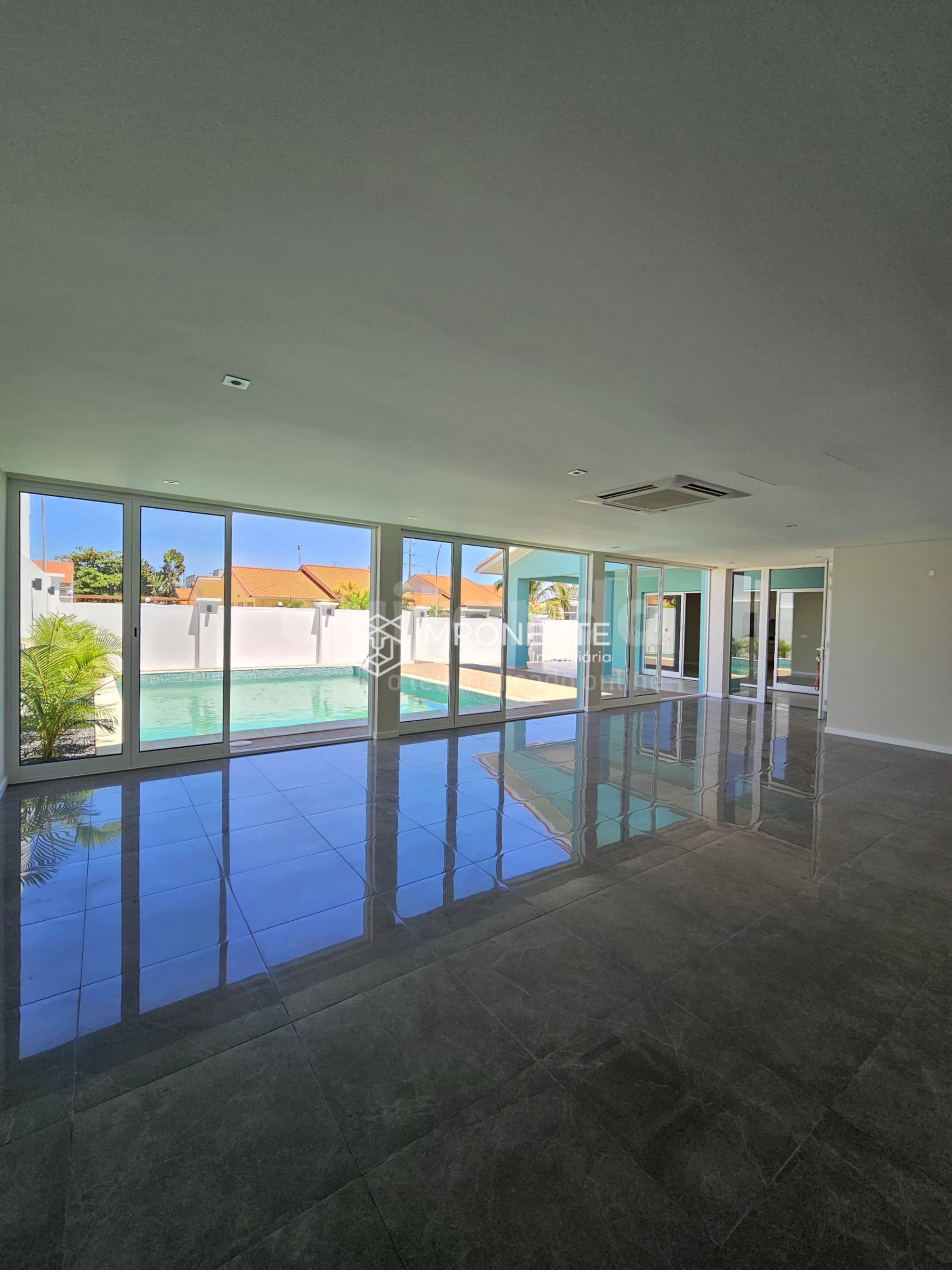 Vender: Vivenda V3 no Condomínio Maravilha -Talatona - Quitanda