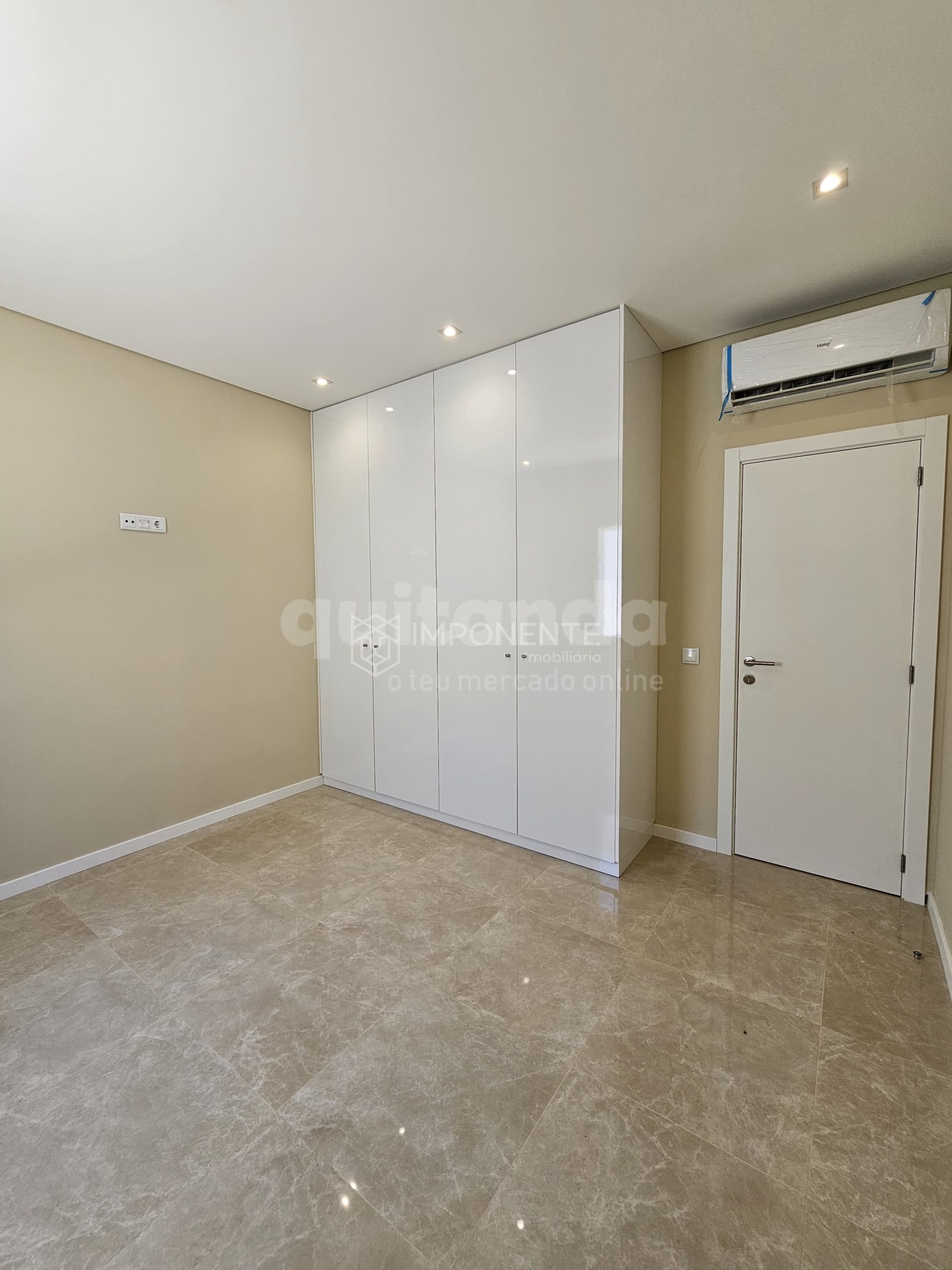 Vender: Vivenda V3 no Condomínio Maravilha -Talatona - Quitanda