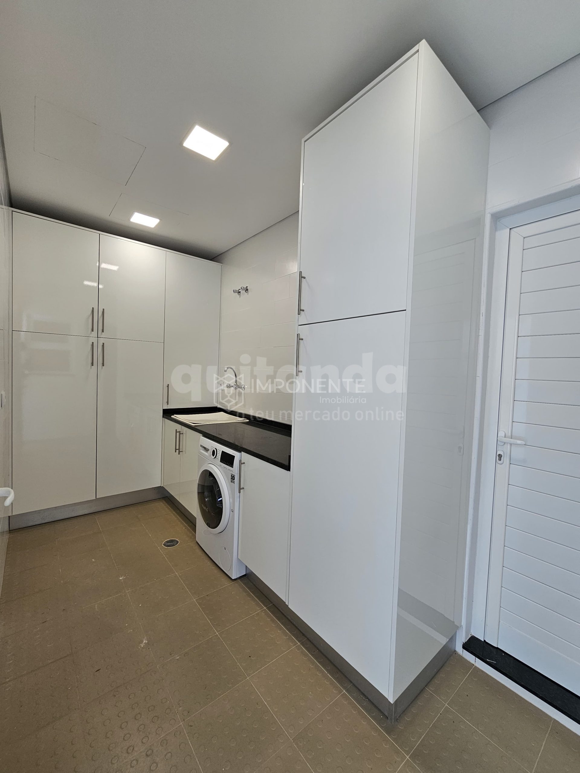 Vender: Vivenda V3 no Condomínio Maravilha -Talatona - Quitanda