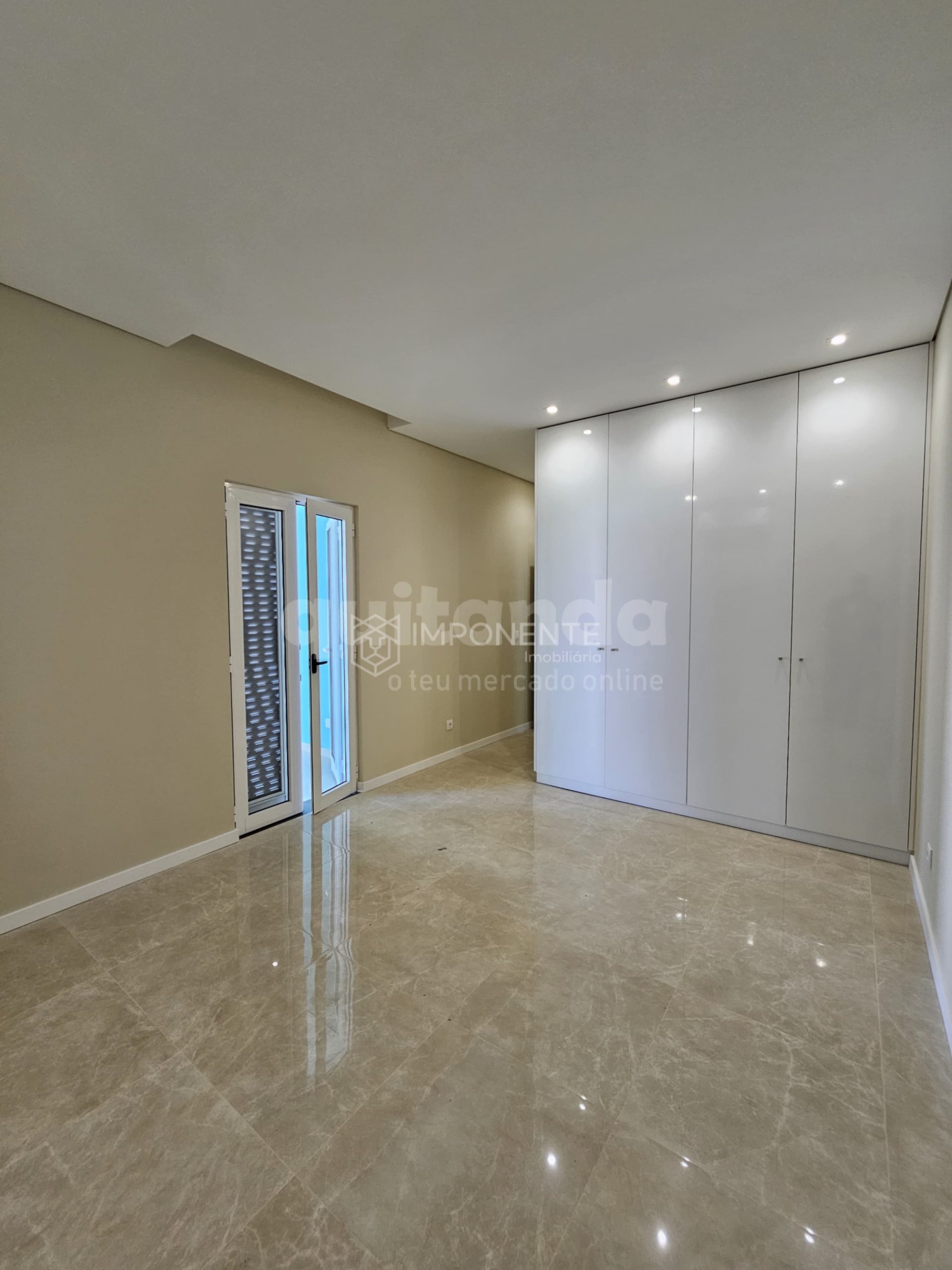 Vender: Vivenda V3 no Condomínio Maravilha -Talatona - Quitanda