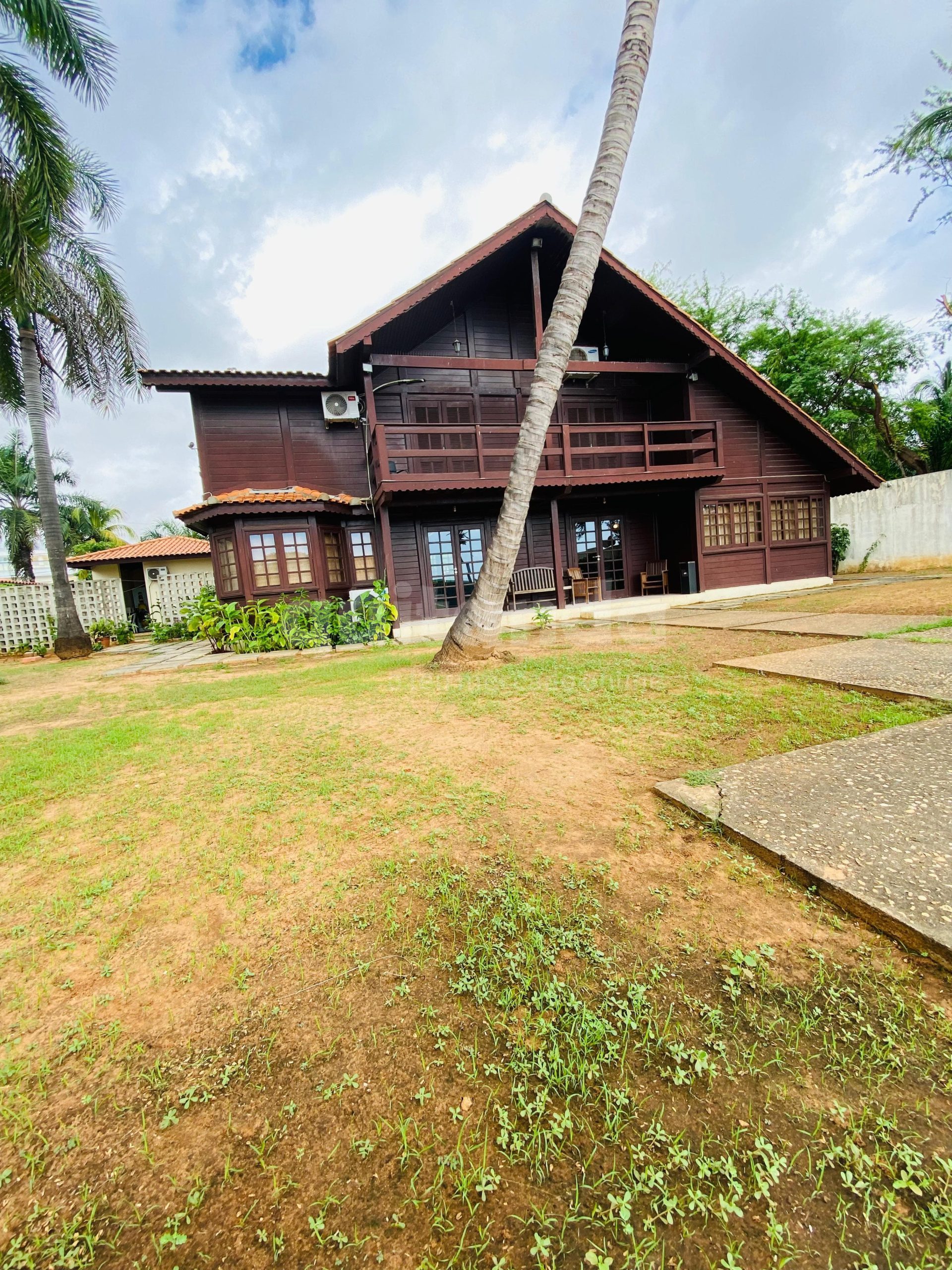 Vender:Vivenda V5 no Futungo de Belas - Quitanda